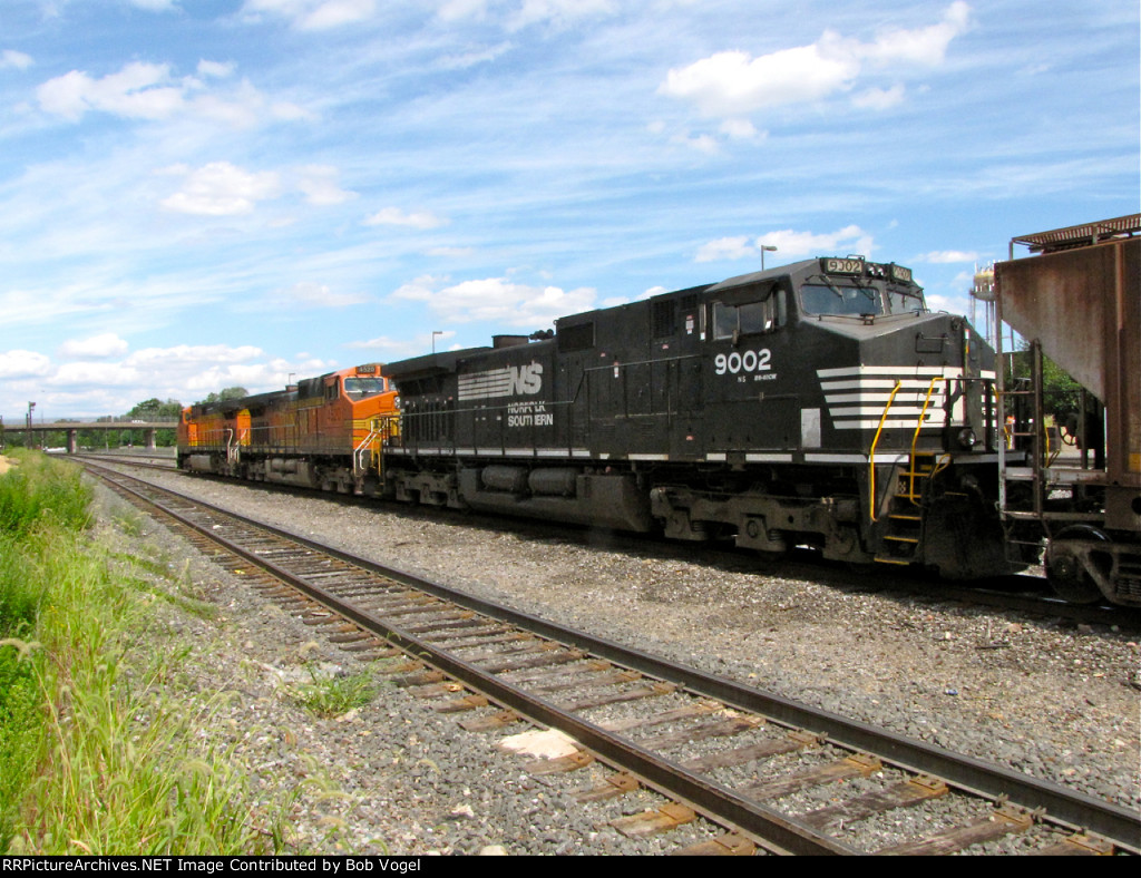 NS 9002; BNSF 4520 and 5532
